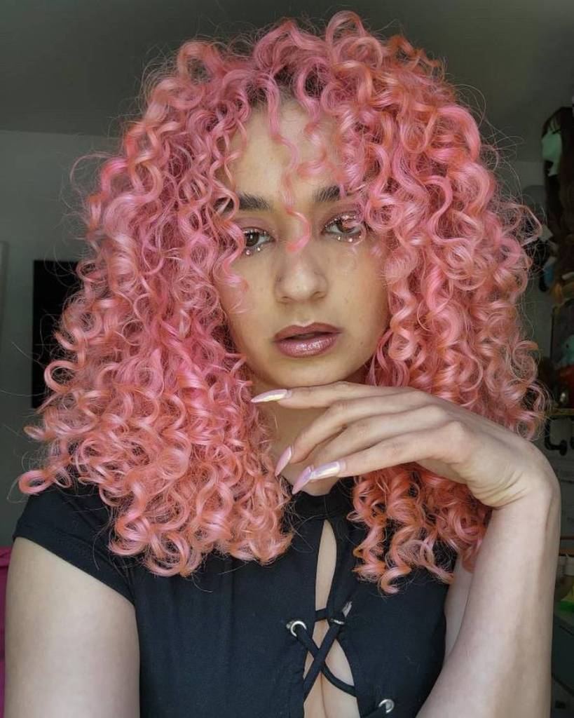 15 Pink Curly Hair Styles to Flaunt This Season