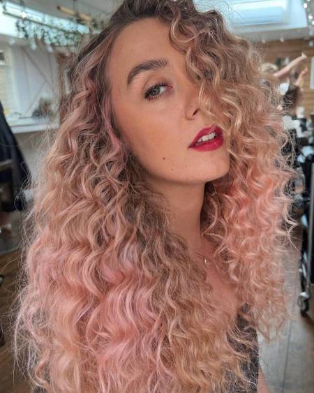 15 Pink Curly Hair Styles to Flaunt This Season
