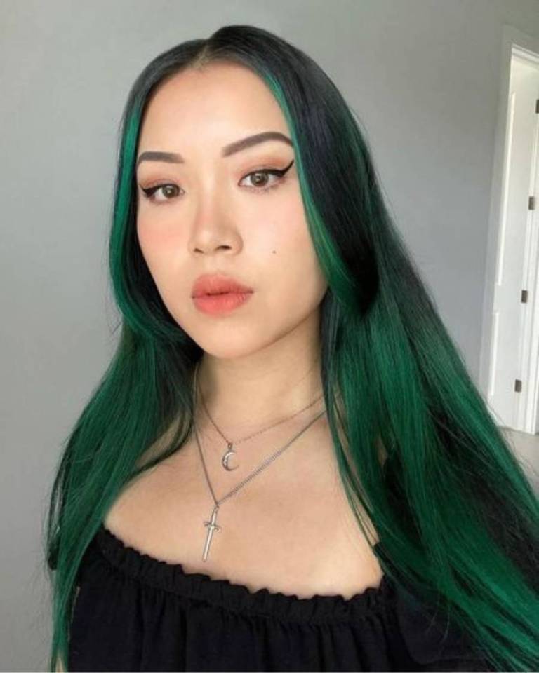 24 Dark Green Hair Trends To Try Out Now