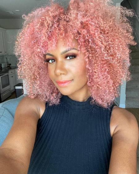 15 Pink Curly Hair Styles to Flaunt This Season